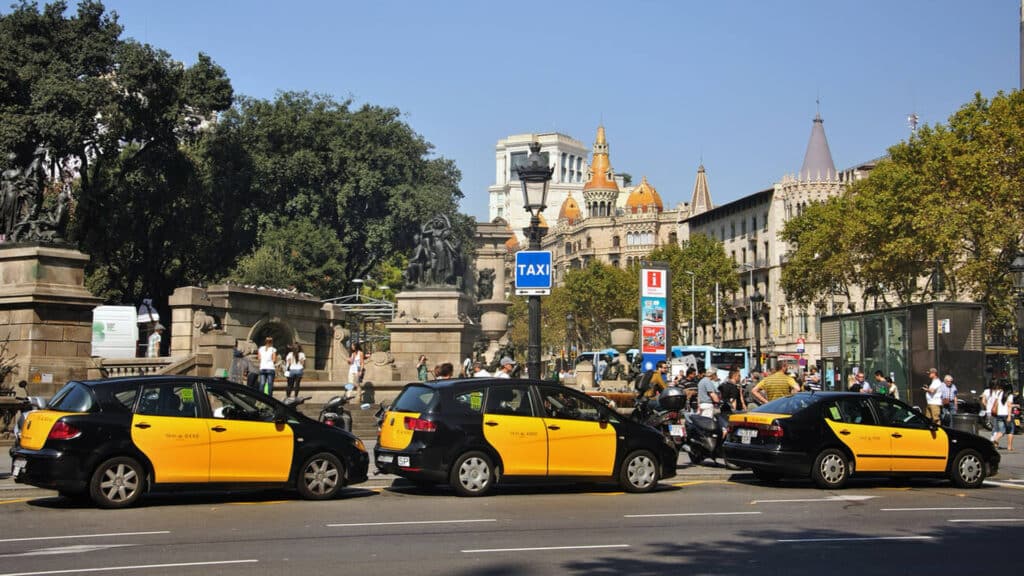 Barcelona Taxi Guide - Local Tips, Fares and Apps